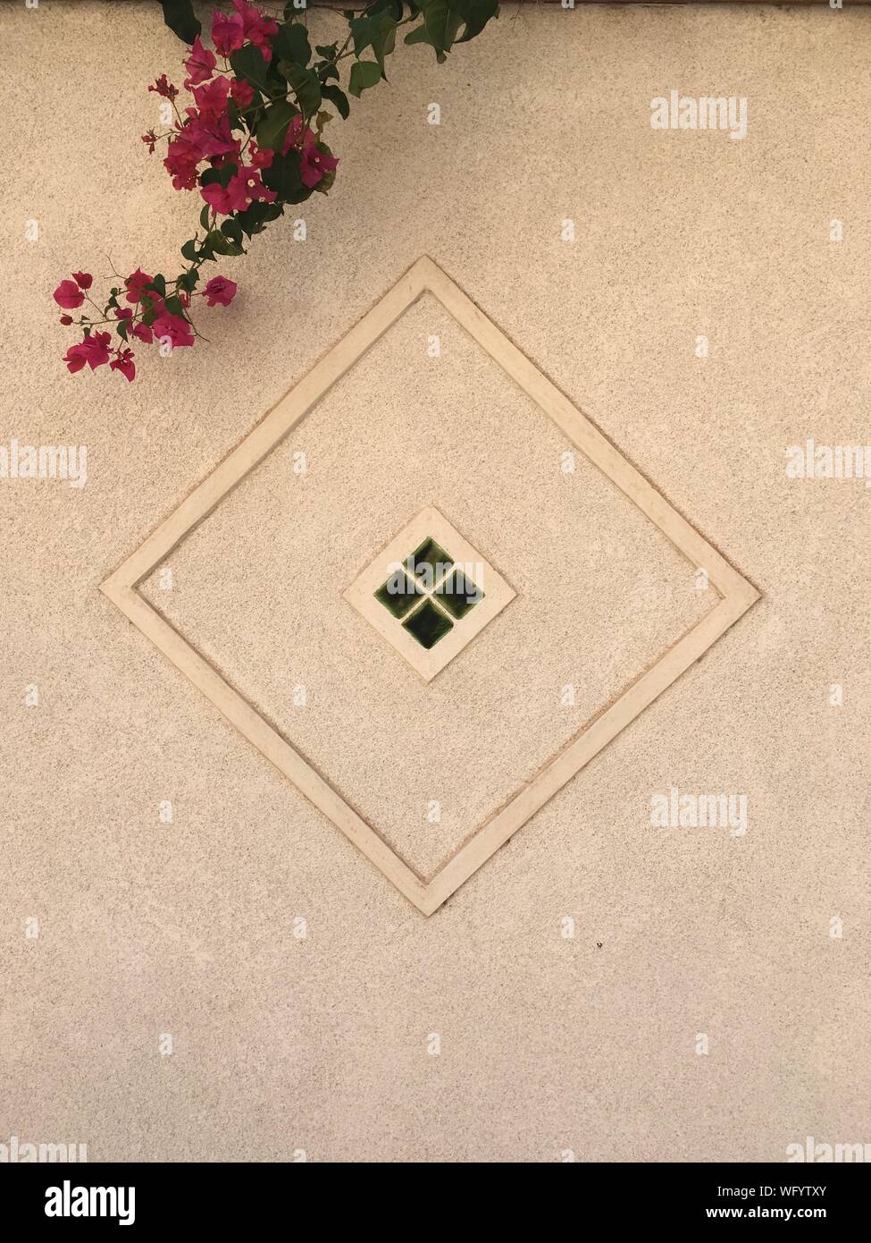 Wall diamond hi-res stock photography and images - Alamy