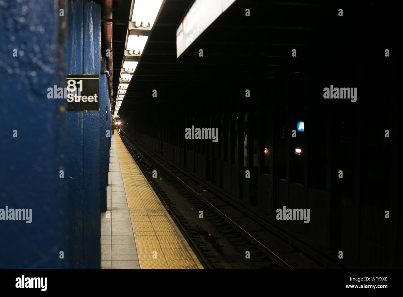 Subway column hi-res stock photography and images - Alamy