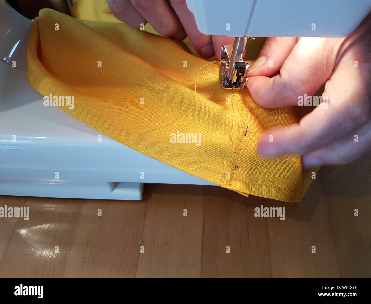 Hands holding cloth hi-res stock photography and images - Alamy