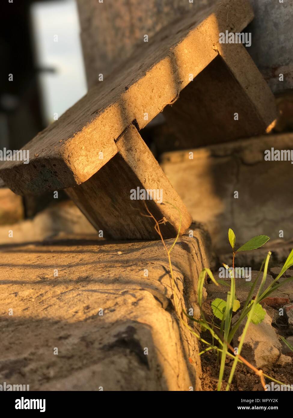 Log retaining wall hi-res stock photography and images - Alamy