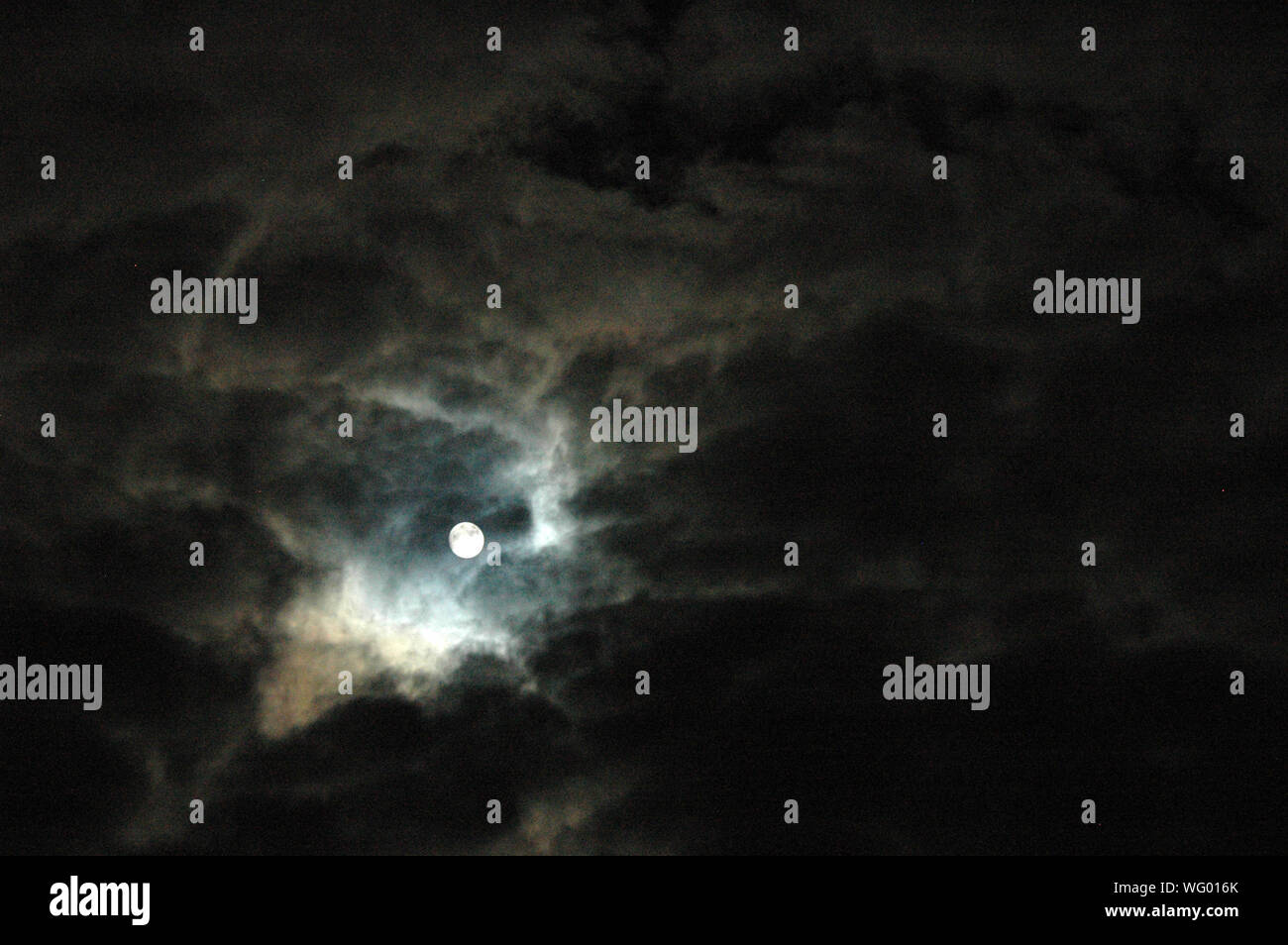 Full moon behind clouds night hi-res stock photography and images - Alamy