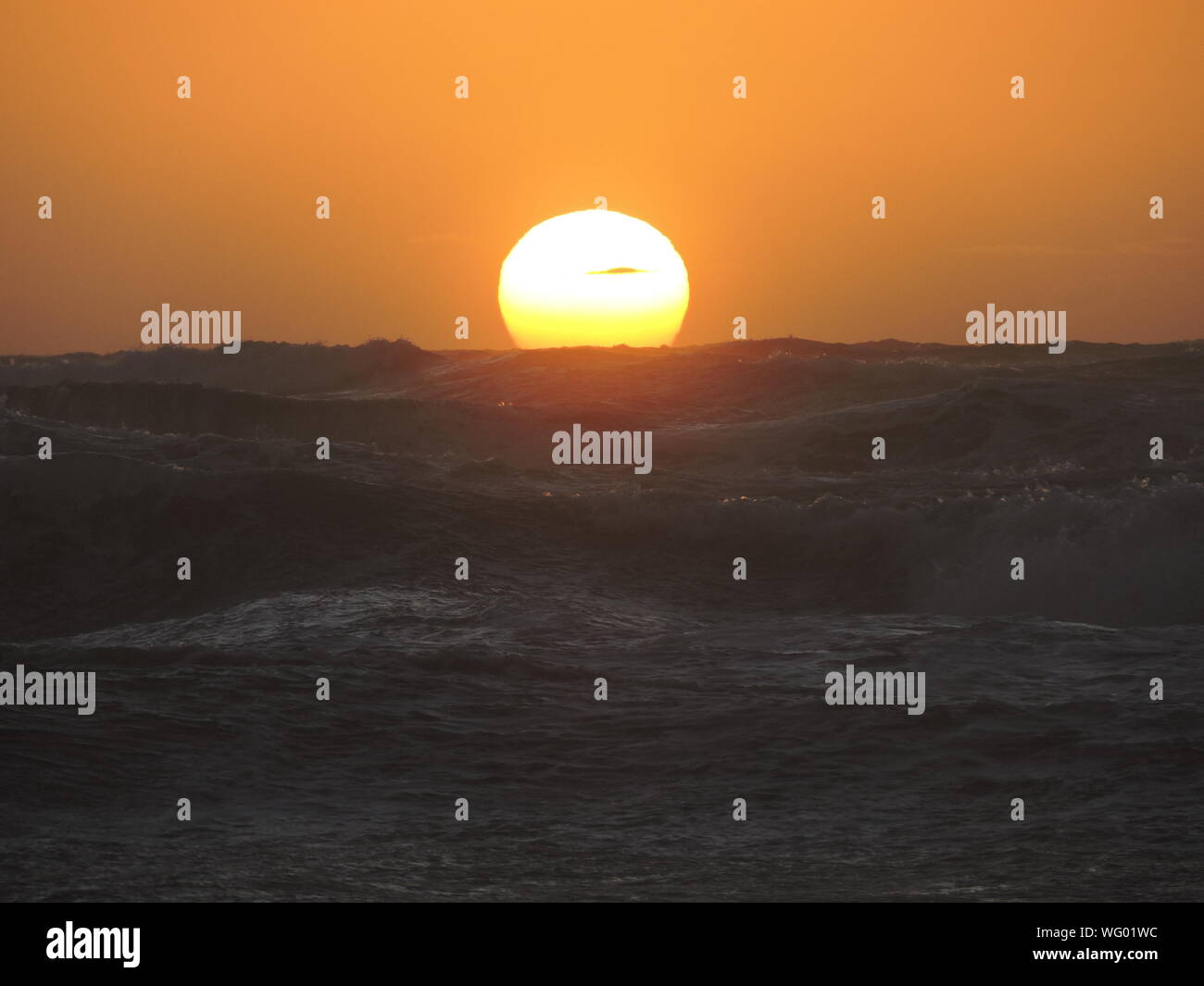 Sunset over the waves hi-res stock photography and images - Alamy