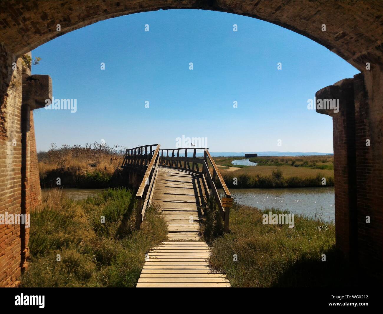 Footbridge over stream architecture hi-res stock photography and images ...
