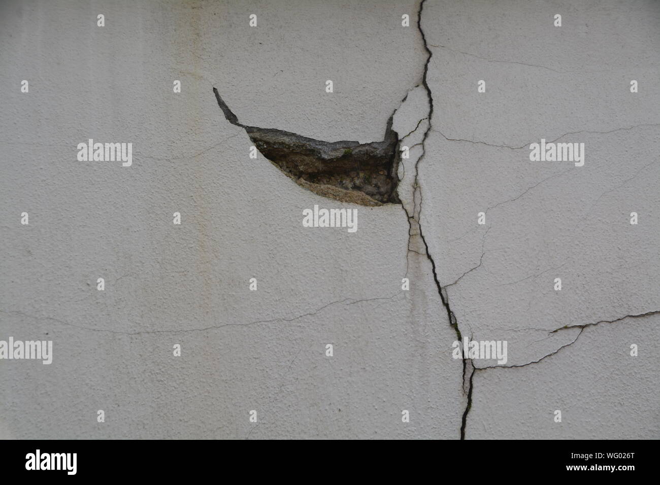 Crack In Wall High Resolution Stock Photography and Images - Alamy