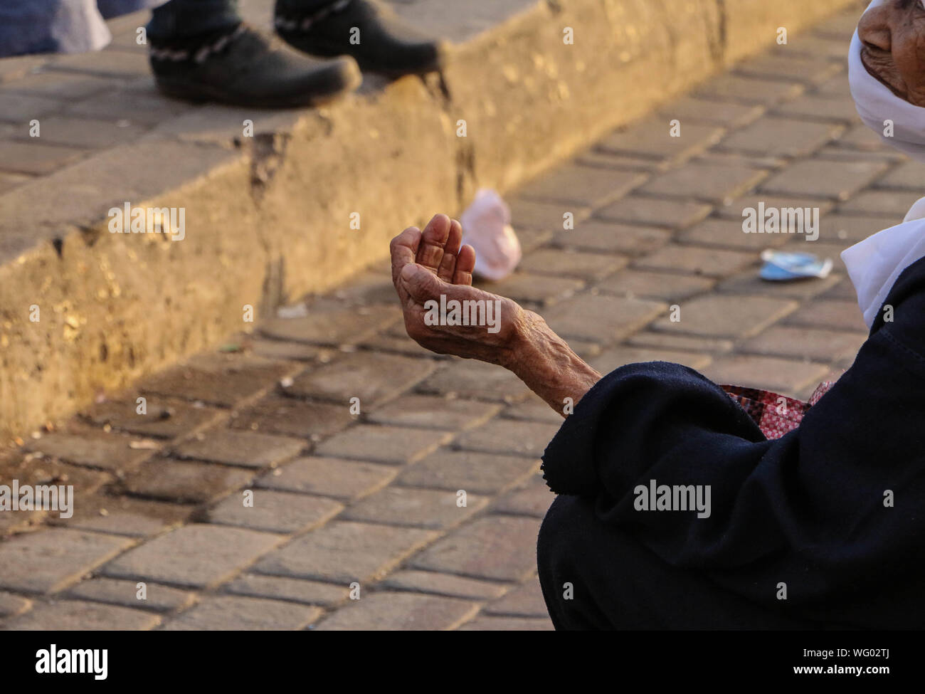 One begging hi-res stock photography and images - Alamy
