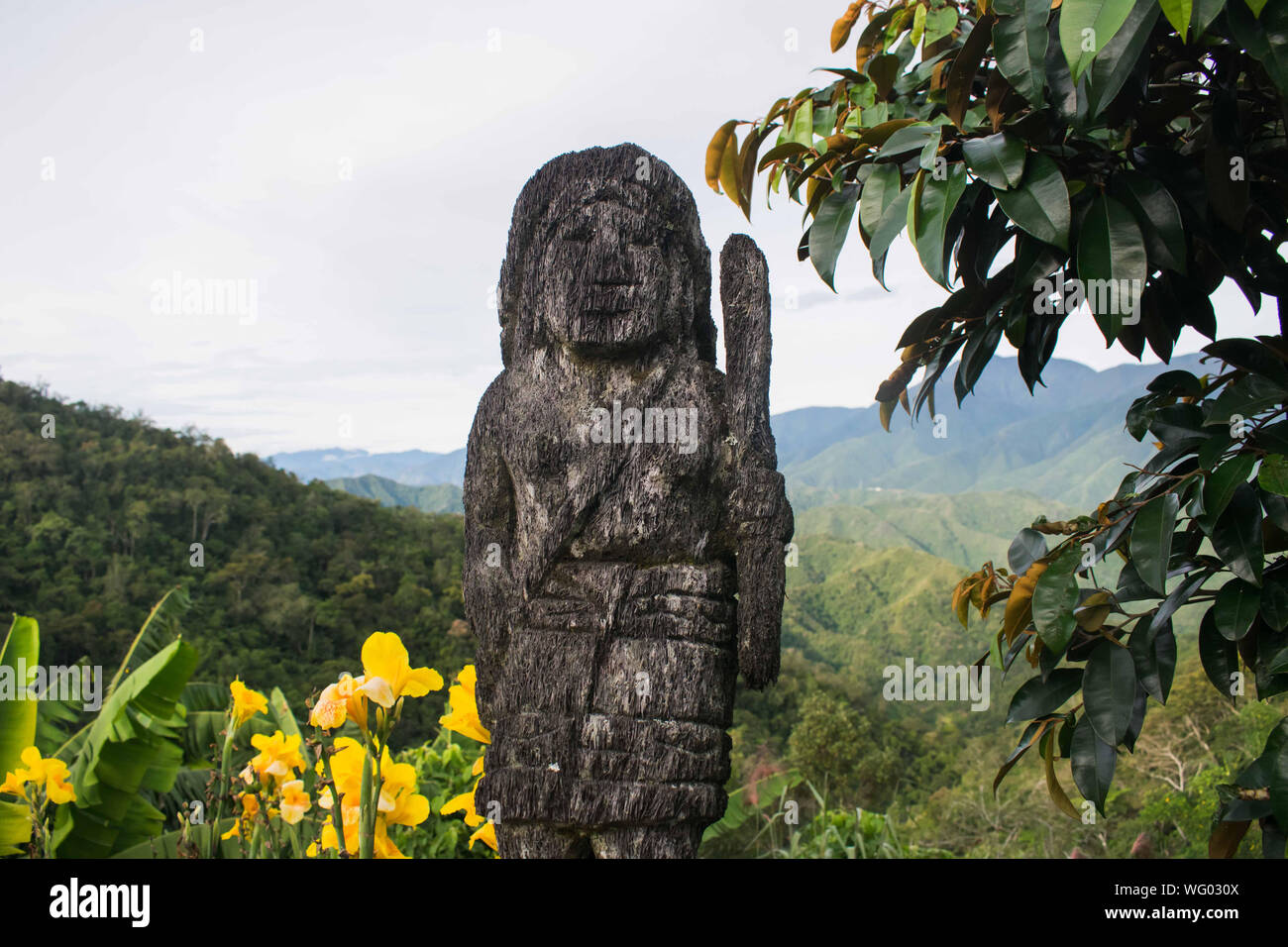 Philippines ifugao wood carving hi-res stock photography and images - Alamy