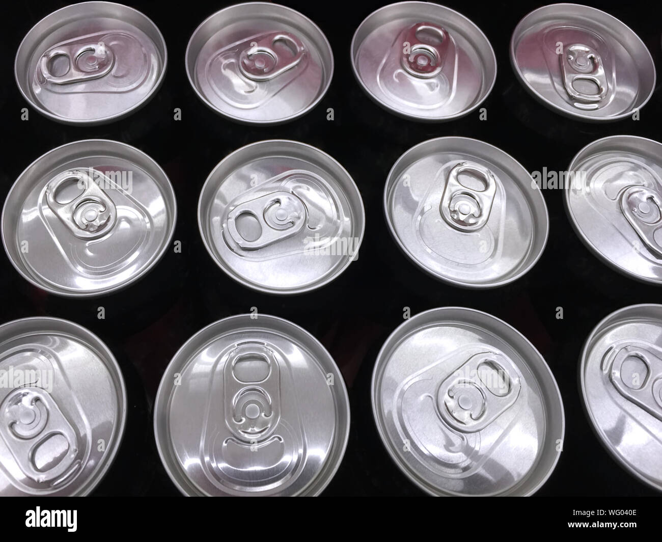 Silver soda can from top hi-res stock photography and images - Alamy