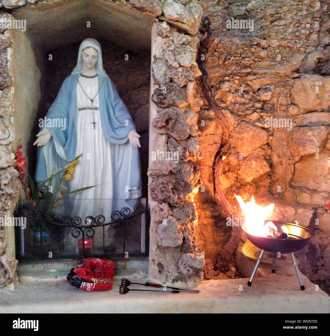 Statue Of Virgin Mary Fire High Resolution Stock Photography and Images ...