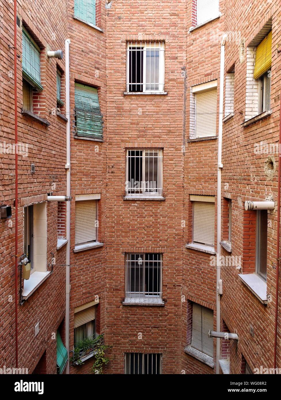 A wall full of windows hi-res stock photography and images - Alamy