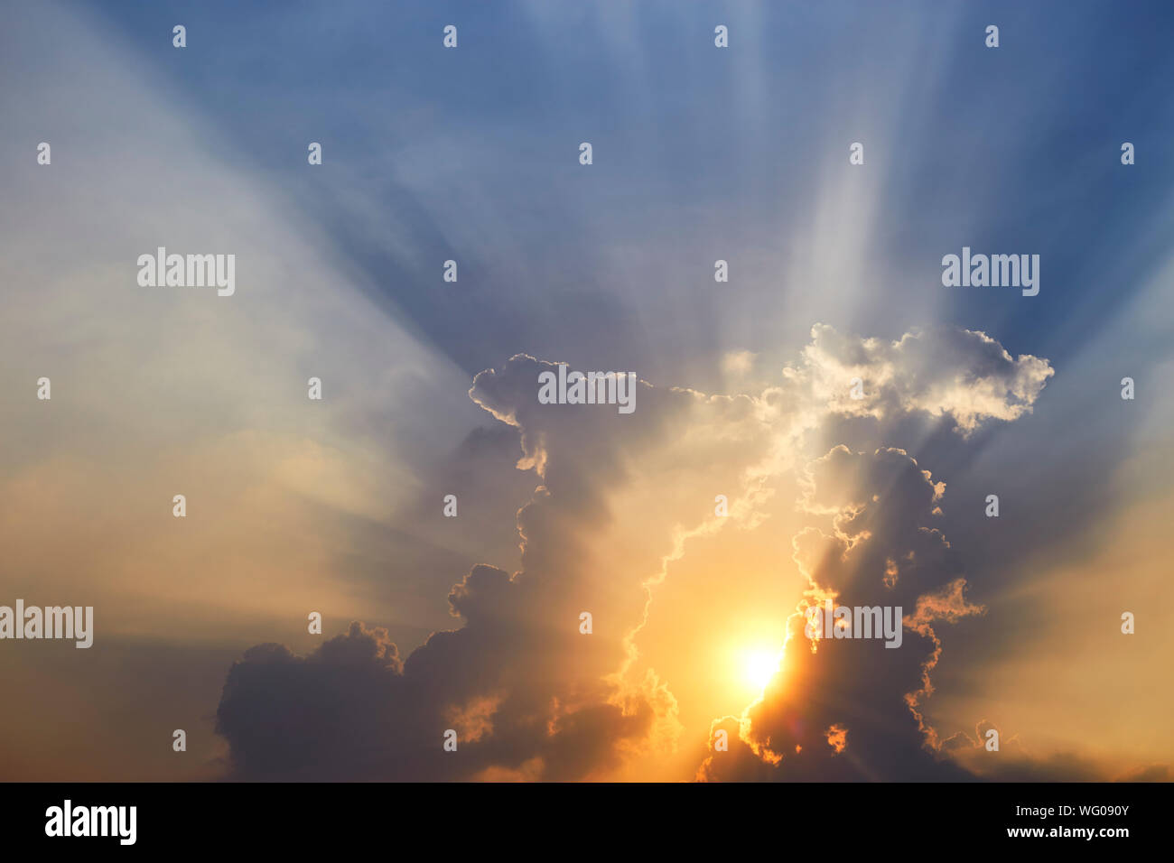 Lightning at sunset hi-res stock photography and images - Alamy
