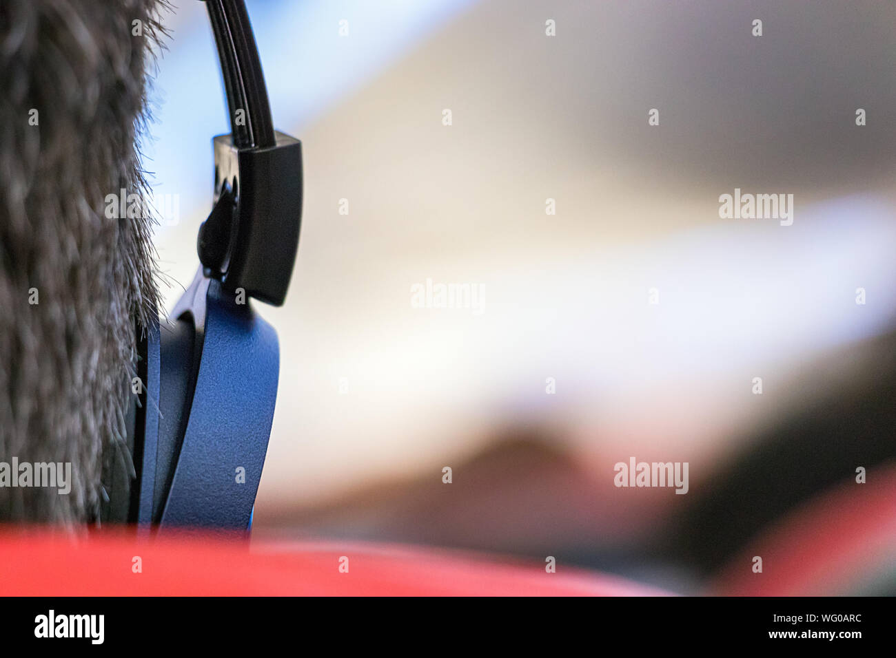 Back person with headphones hi-res stock photography and images - Alamy