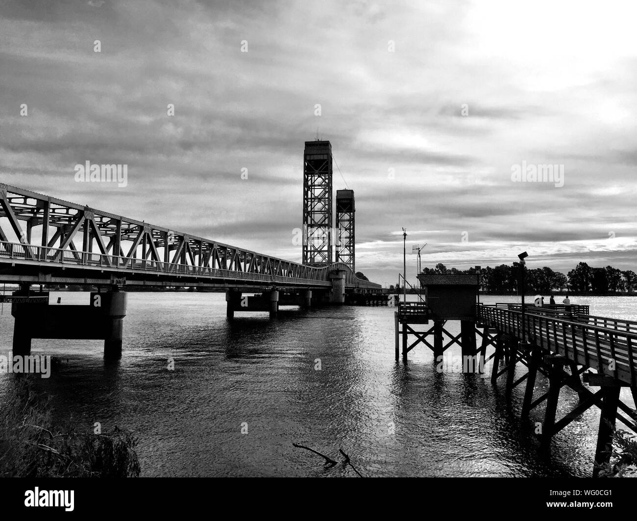 Helen bridge hi-res stock photography and images - Alamy