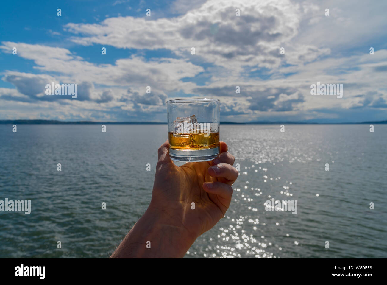 Hand holding whisky hi-res stock photography and images - Alamy