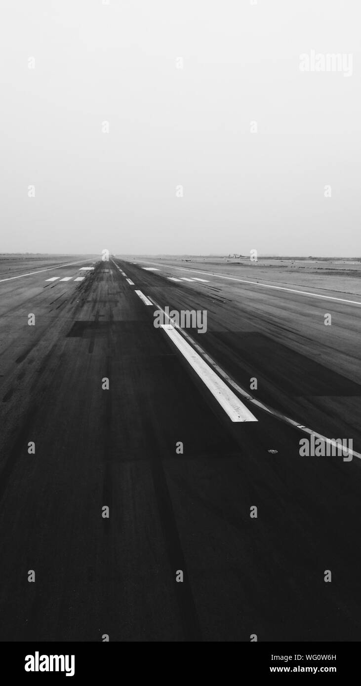Runway vertical hi-res stock photography and images - Alamy