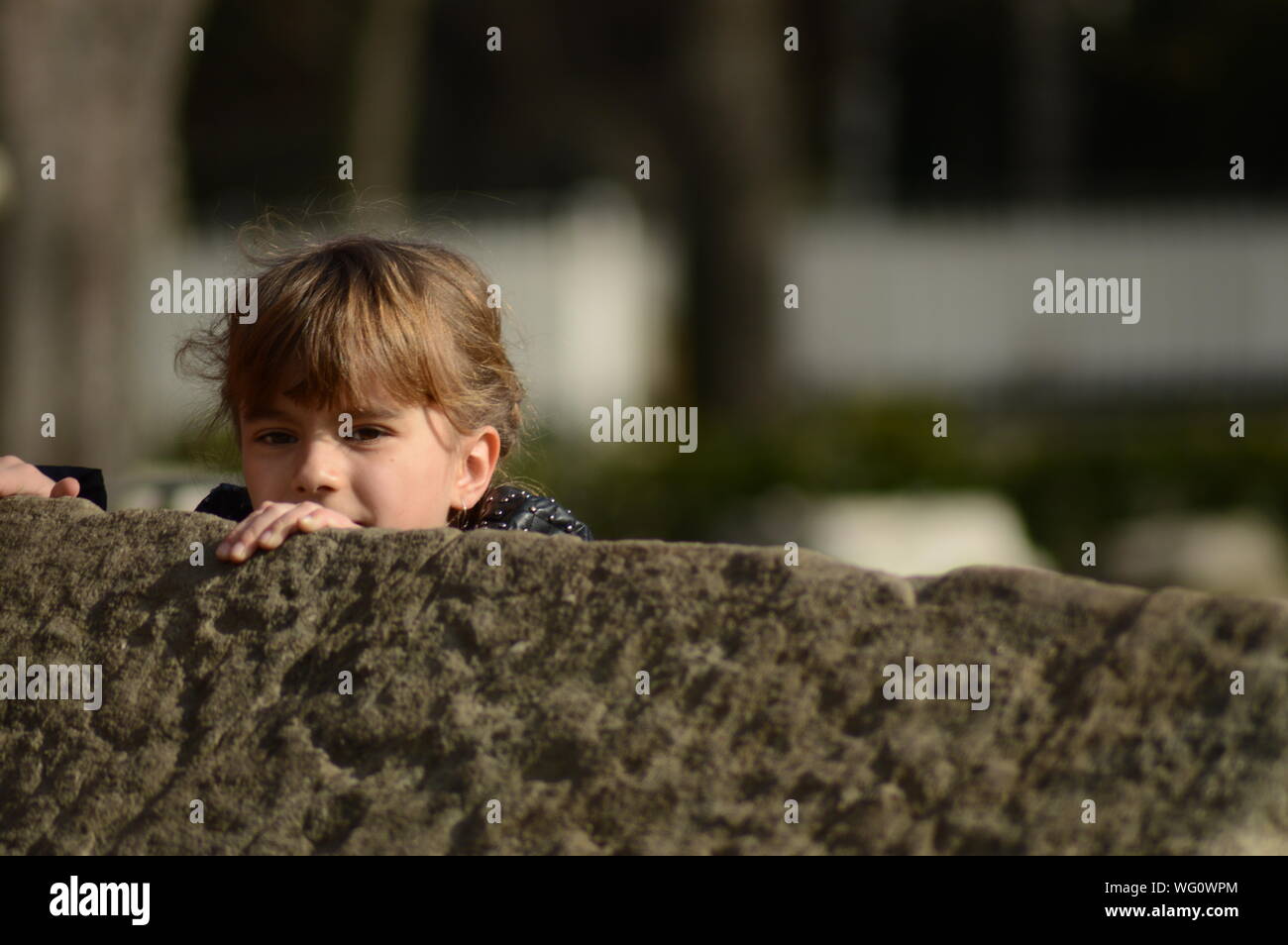 Rock hiding hi-res stock photography and images - Alamy