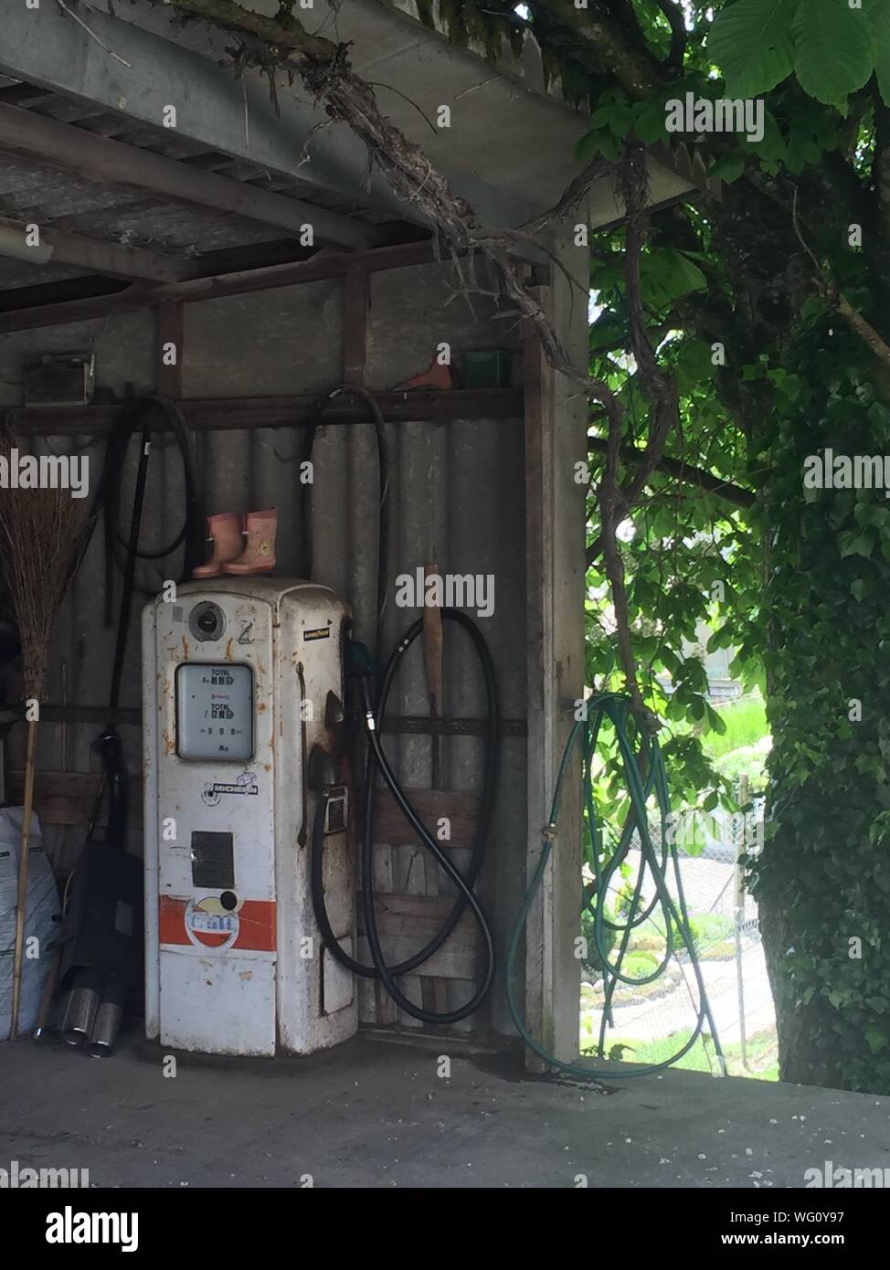 Old Gas Station High Resolution Stock Photography and Images - Alamy