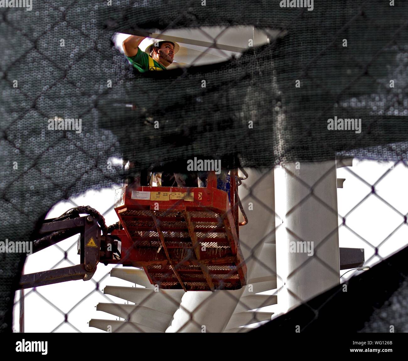 Person on cherry picker hi-res stock photography and images - Alamy