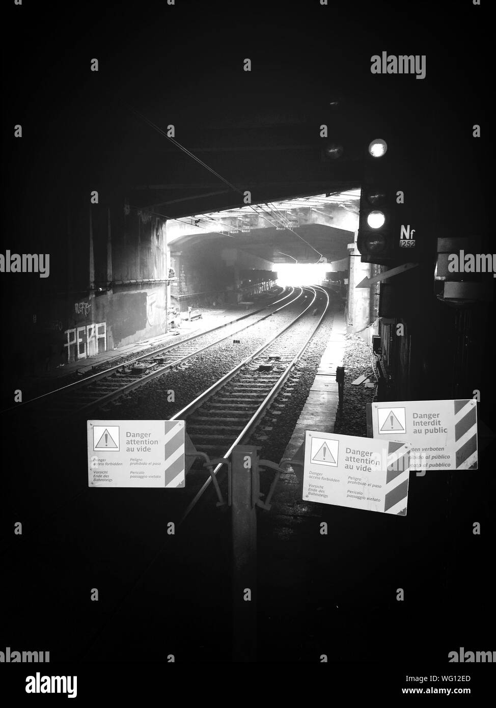 Railroad signs hi-res stock photography and images - Alamy