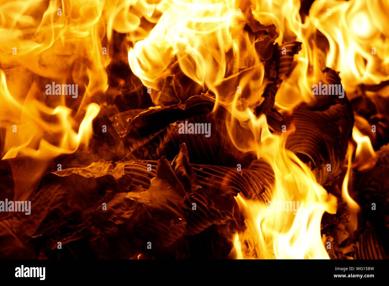 Burning in fire hi-res stock photography and images - Alamy