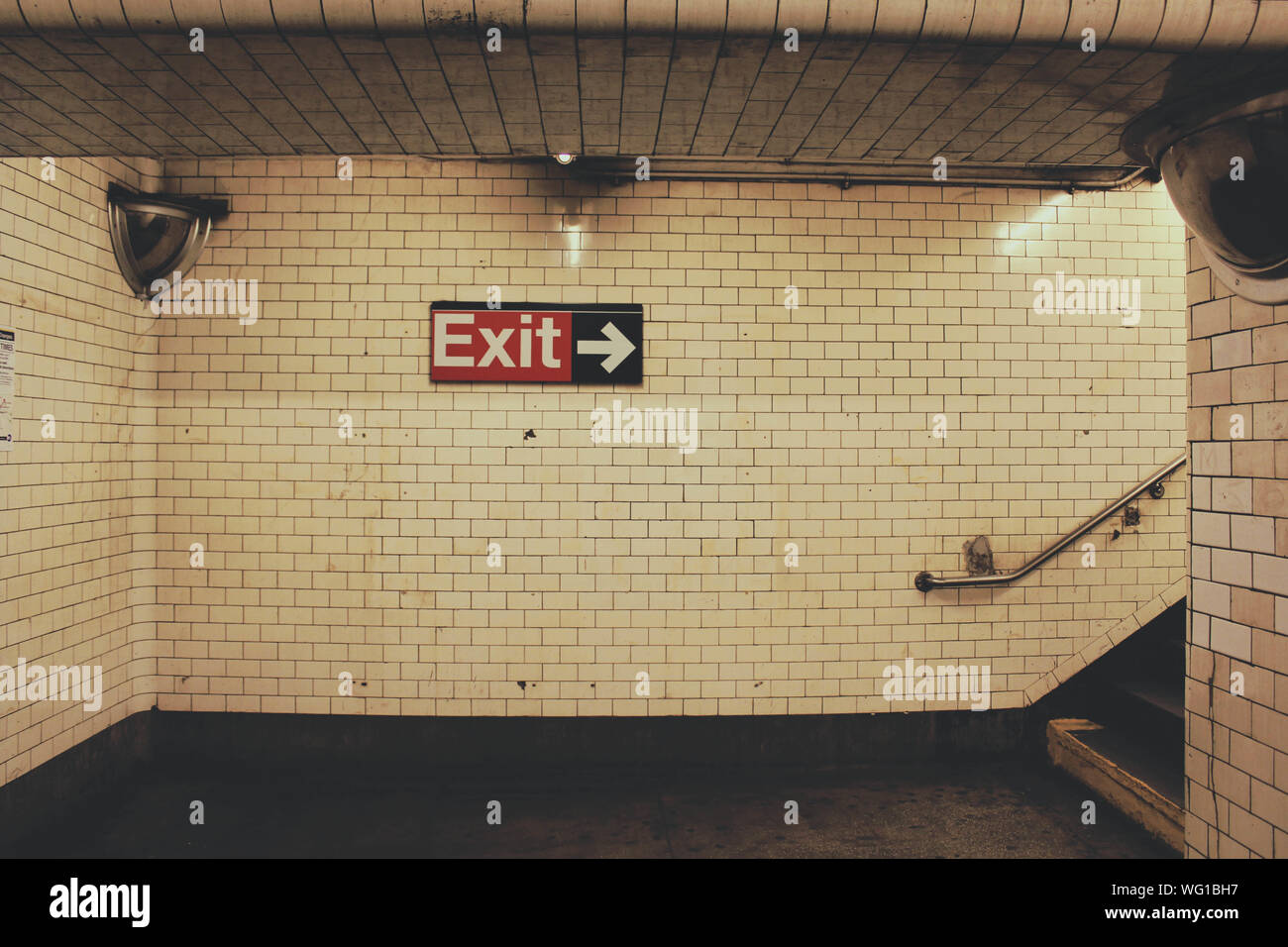 Subway tile wall hi-res stock photography and images - Alamy