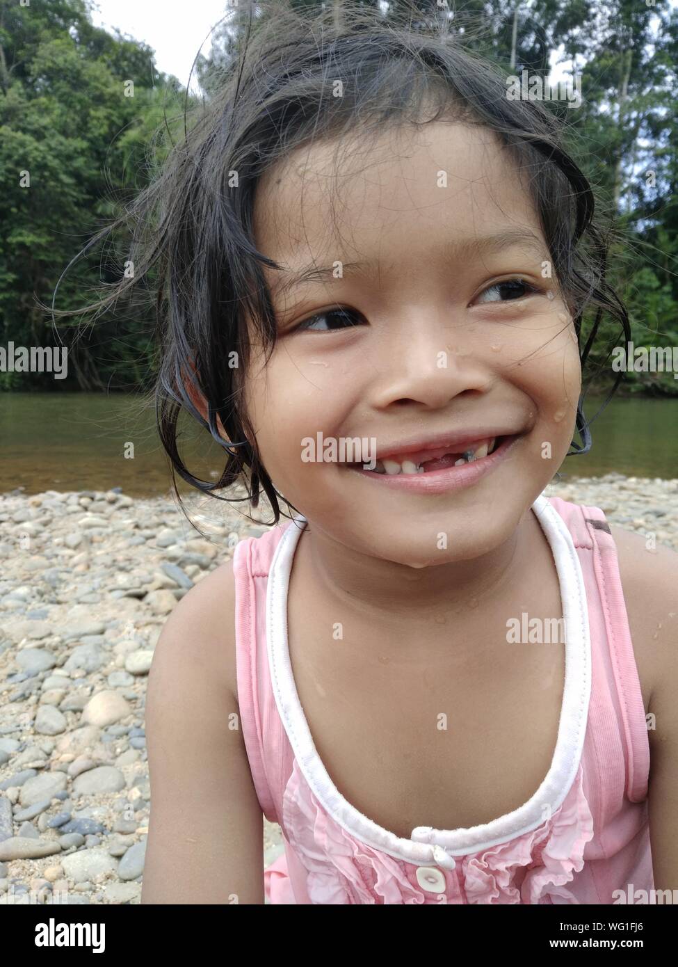 Cute girl smiling hi-res stock photography and images - Alamy