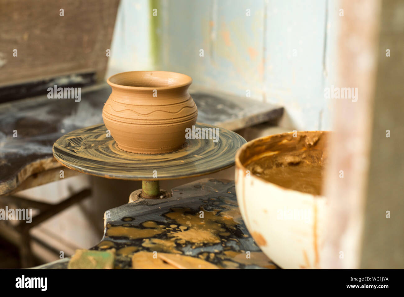 Spinning clay hi-res stock photography and images - Alamy