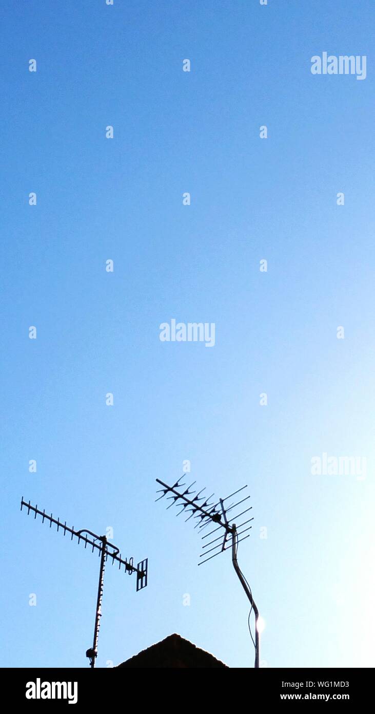 Old television aerial hi-res stock photography and images - Alamy