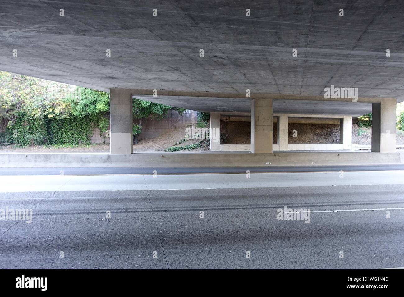 Empty concrete road hi-res stock photography and images - Alamy