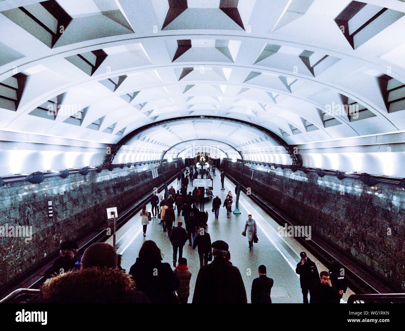 Underground crowd hi-res stock photography and images - Alamy