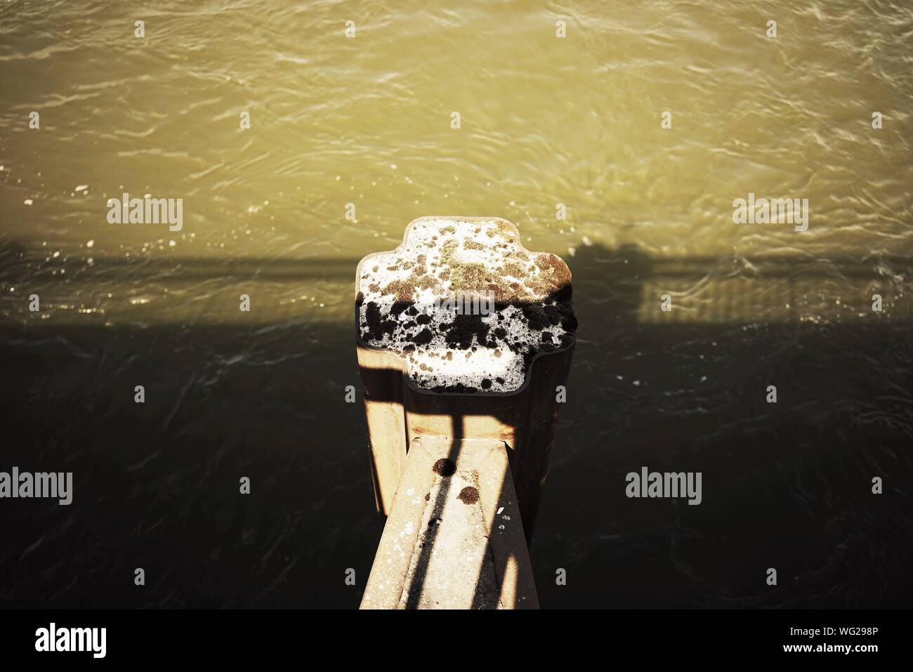 Column of water hi-res stock photography and images - Alamy