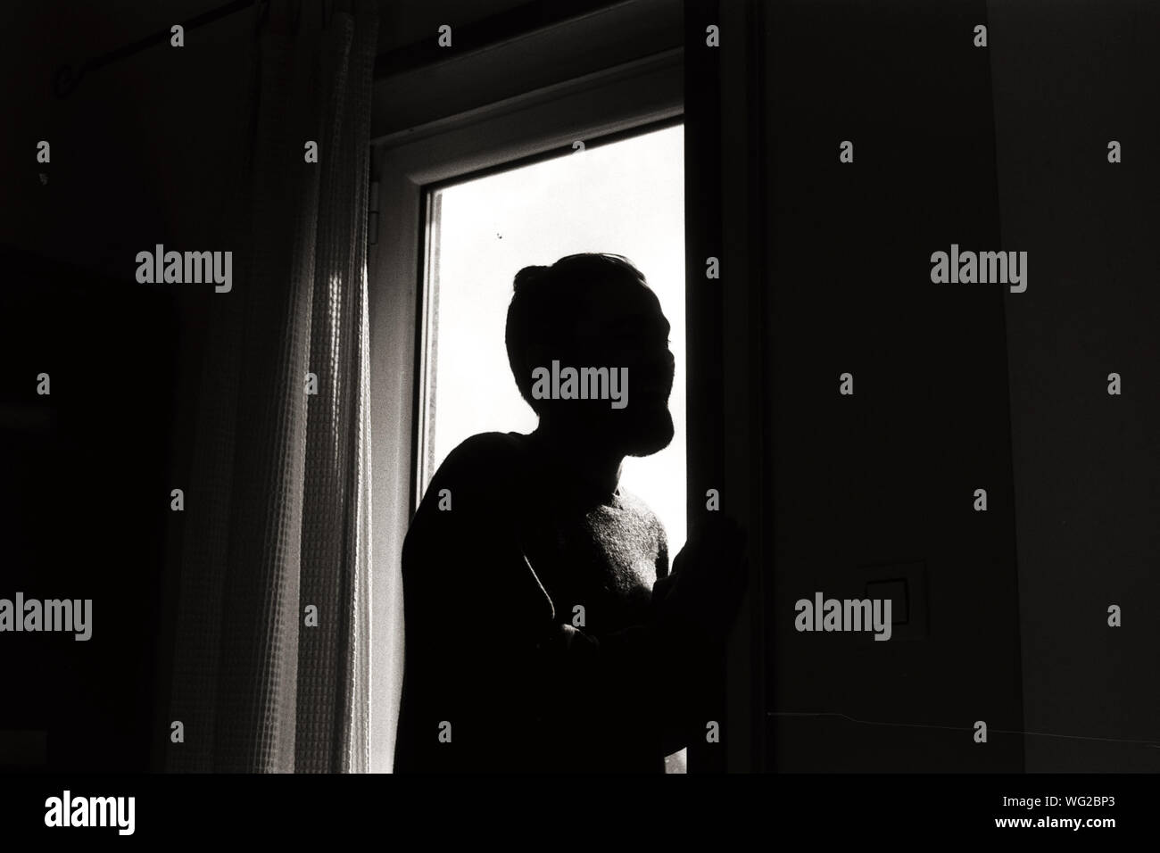 Man window silhouette domestic hi-res stock photography and images - Alamy
