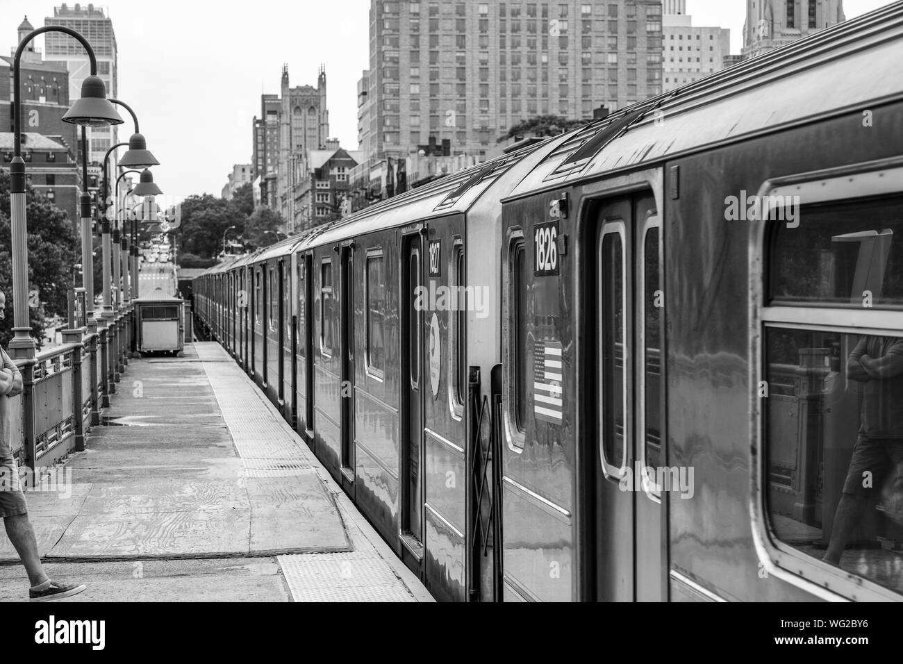 Moving building hi-res stock photography and images - Alamy