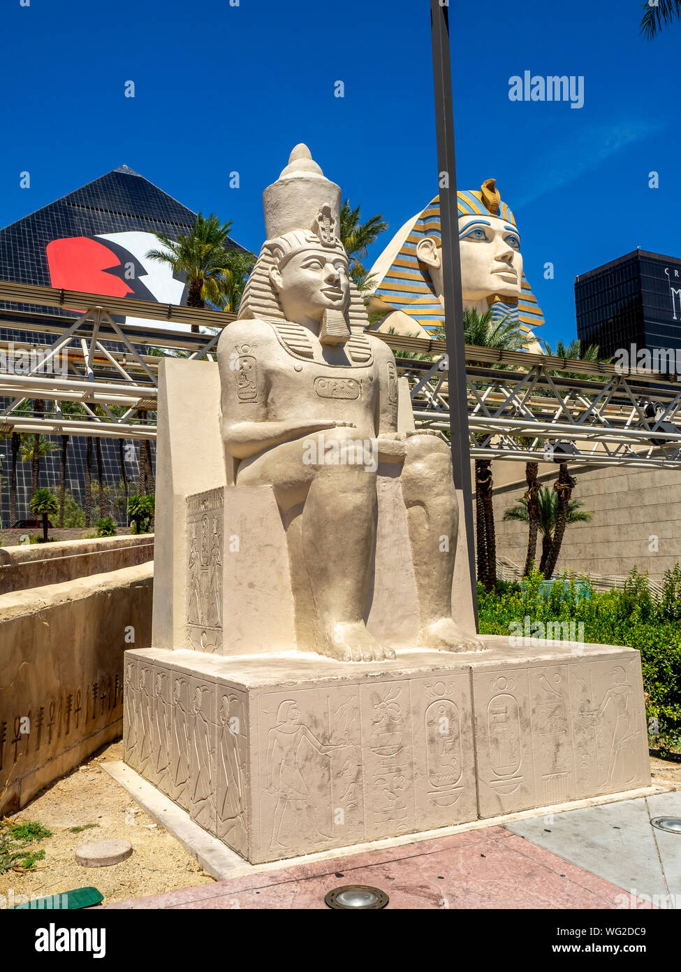 Statue of the Sphinx outside the famous Luxor Hotel on Las Vegas Strip ...