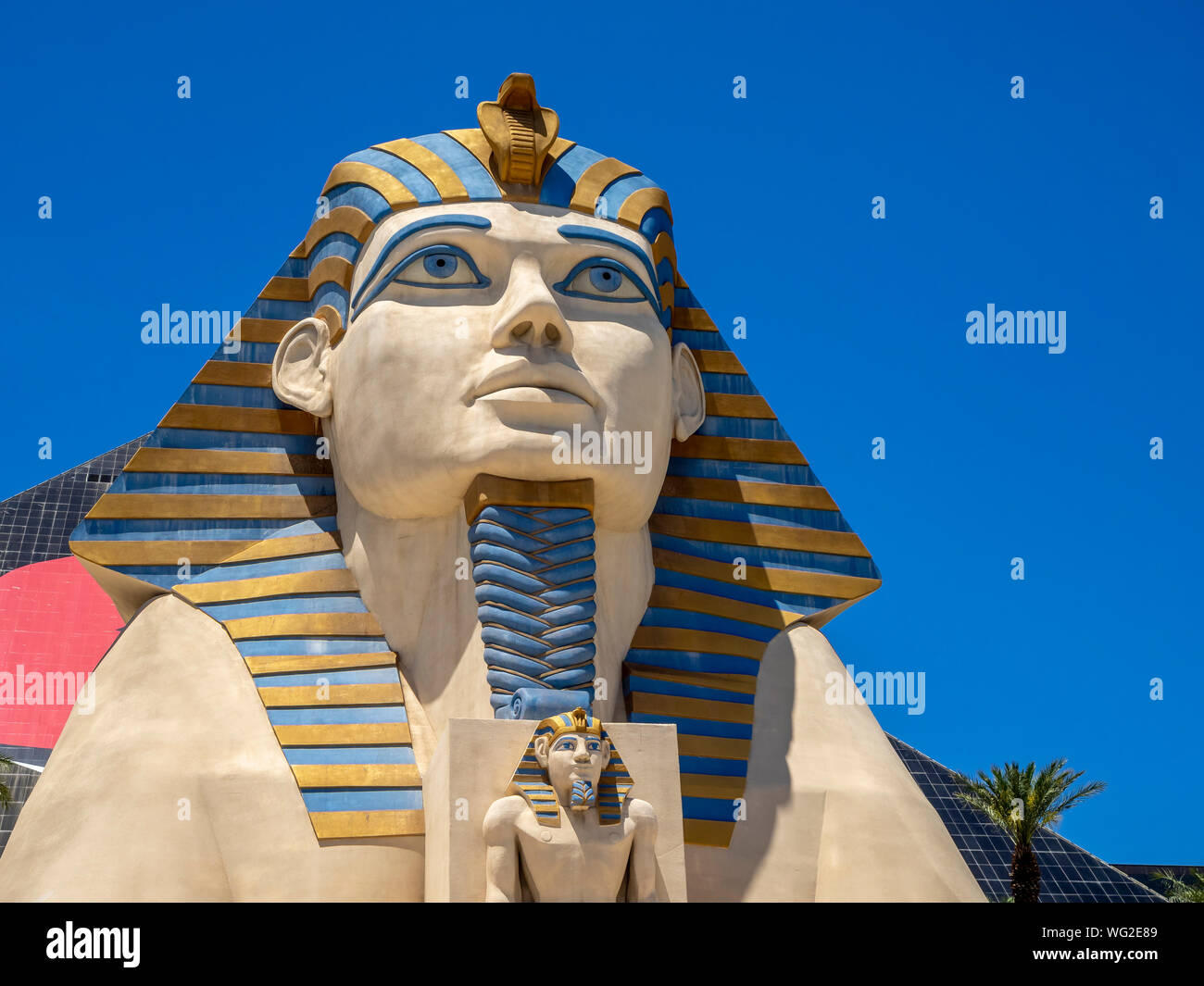 Statue of the Sphinx outside the famous Luxor Hotel on Las Vegas Strip ...