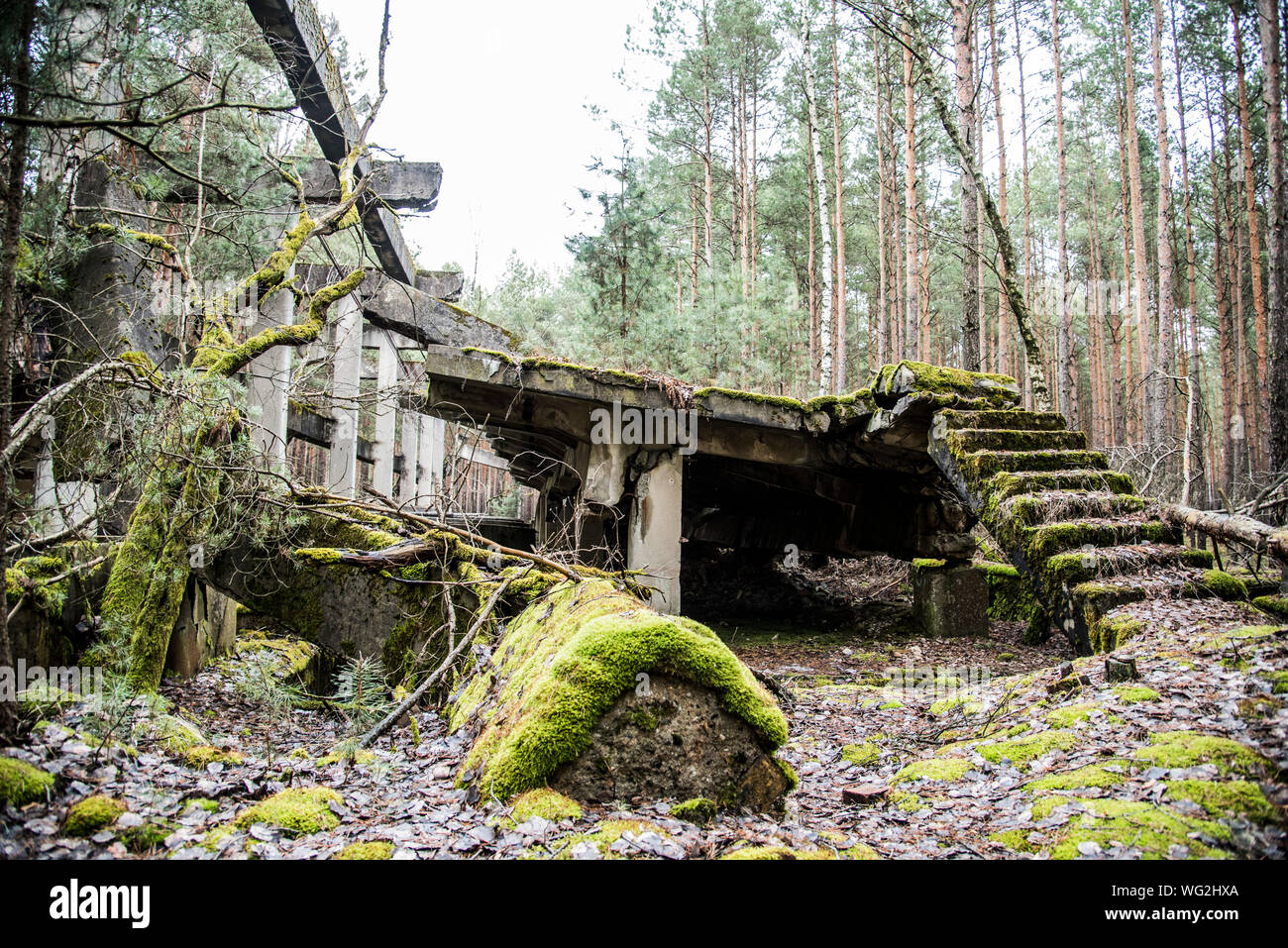Broken bridge hi-res stock photography and images - Alamy