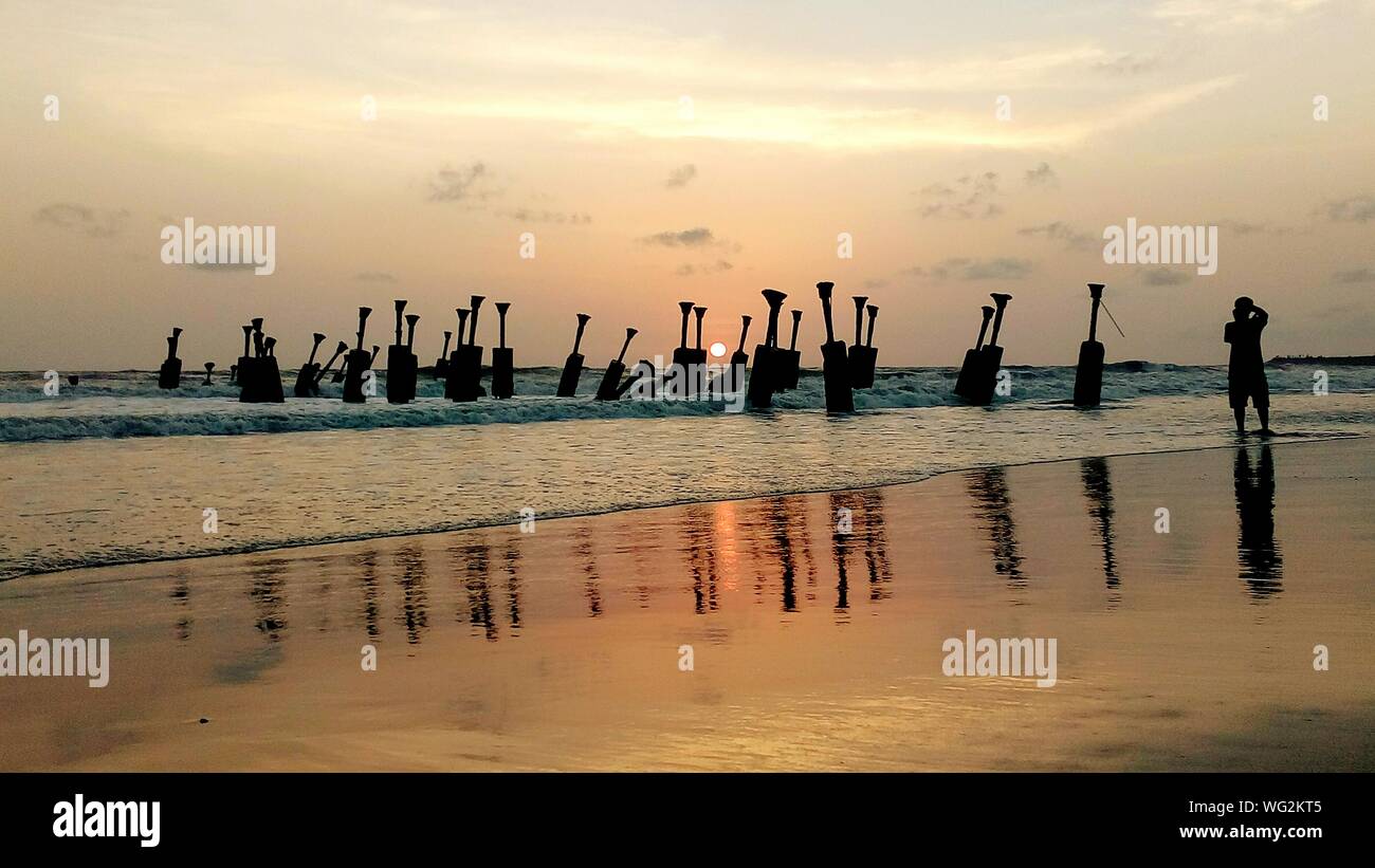 Silhouette objects hi-res stock photography and images - Alamy