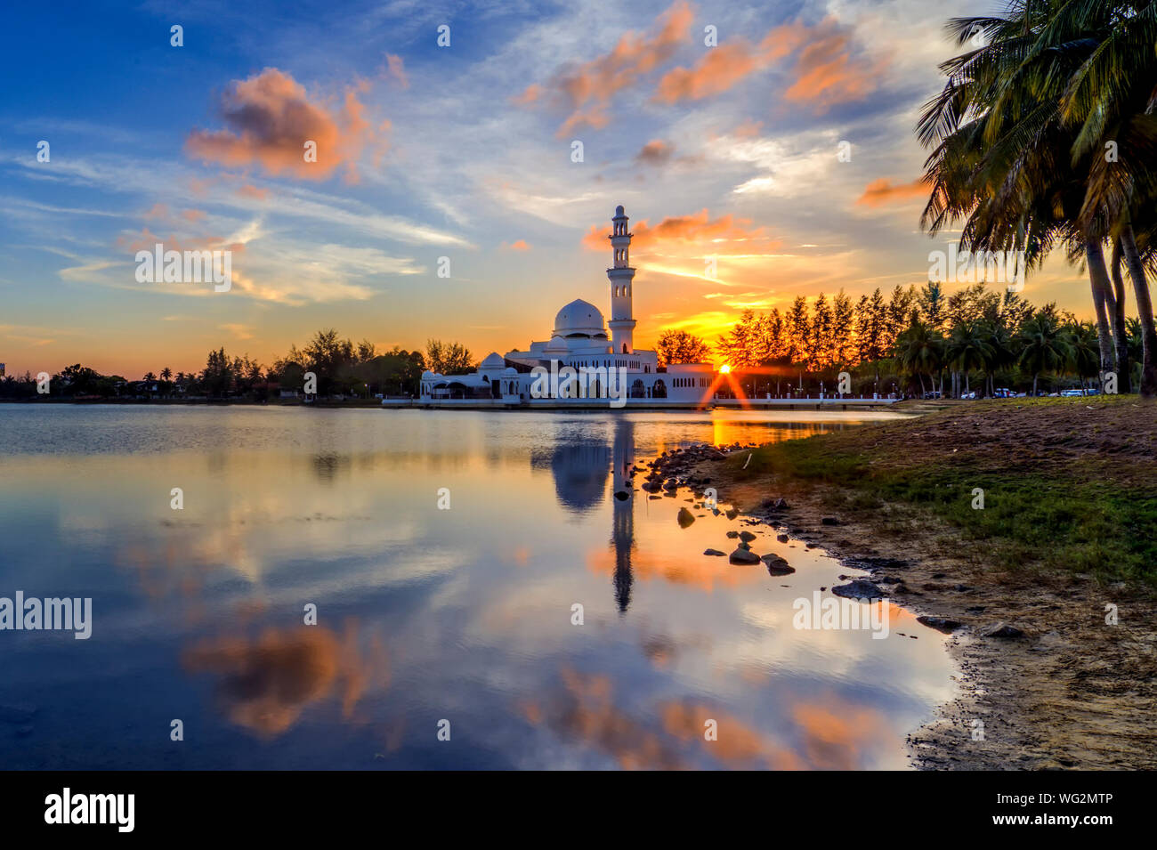 Water in mosque hi-res stock photography and images - Alamy