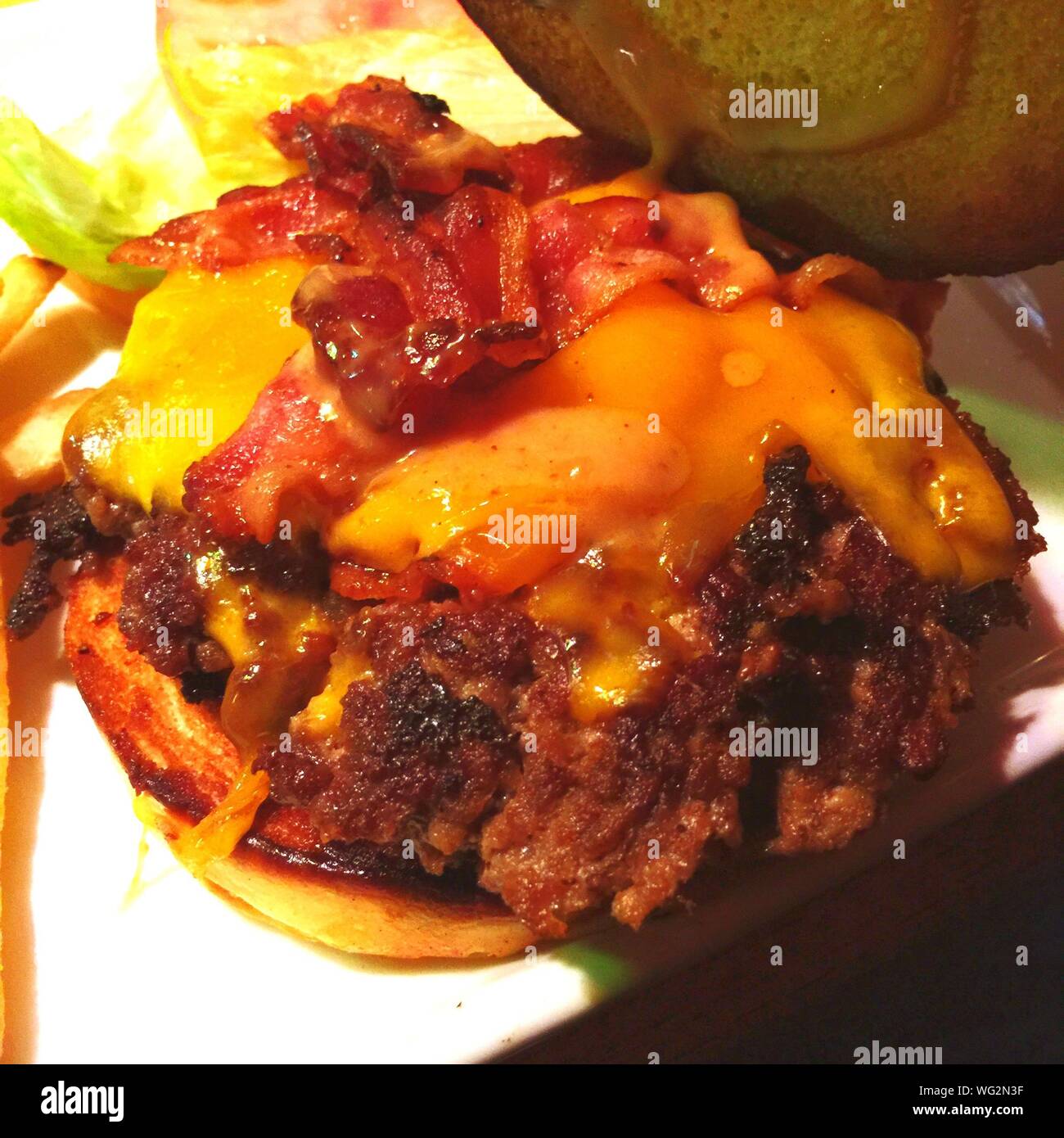 Cheeseburger Melted Cheese High Resolution Stock Photography and Images ...