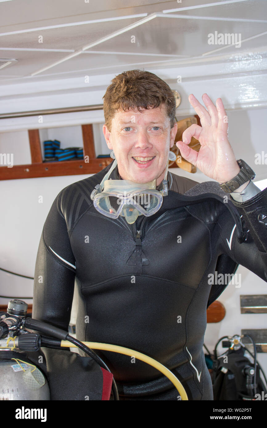 Diver ok sign hi-res stock photography and images - Alamy