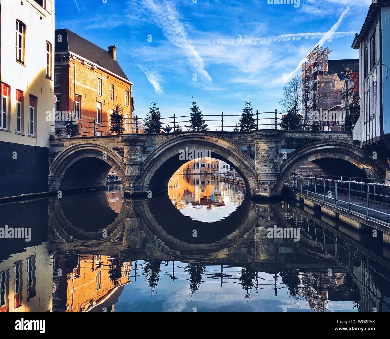 Reflection arch bridge in river arch hi-res stock photography and ...