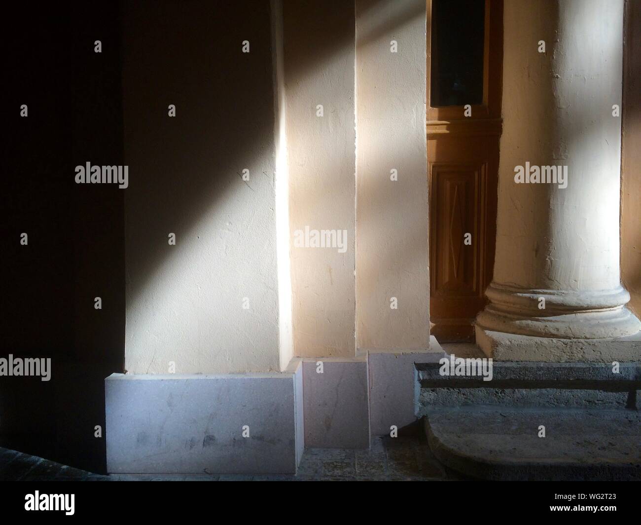 Sunlight on columns hi-res stock photography and images - Alamy