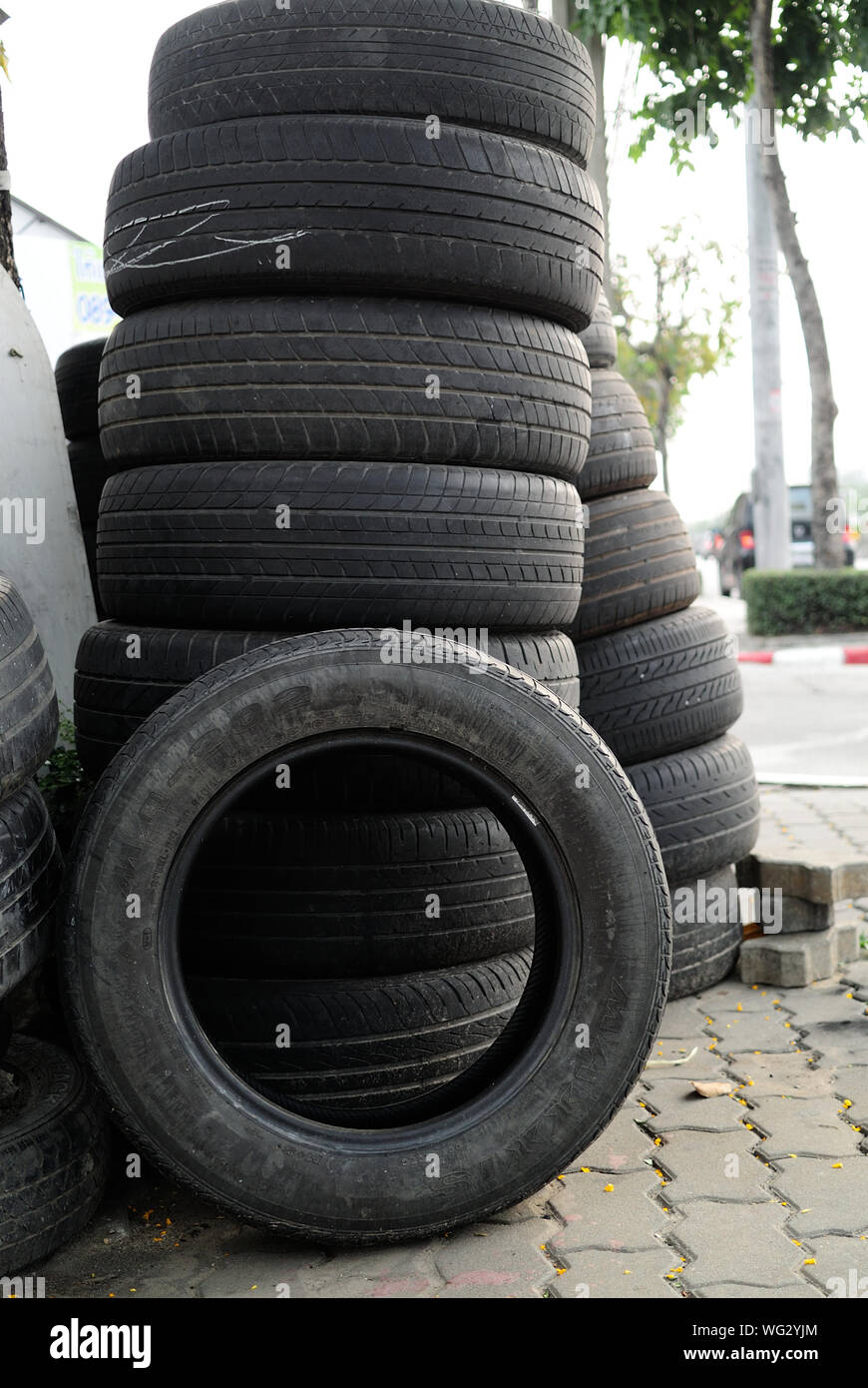 Stack of tires hi-res stock photography and images - Alamy