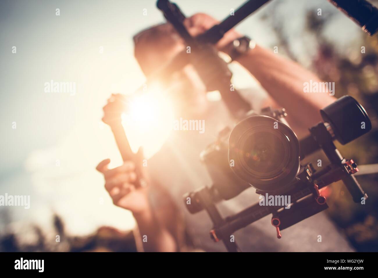 Professional video camera man hi-res stock photography and images - Alamy