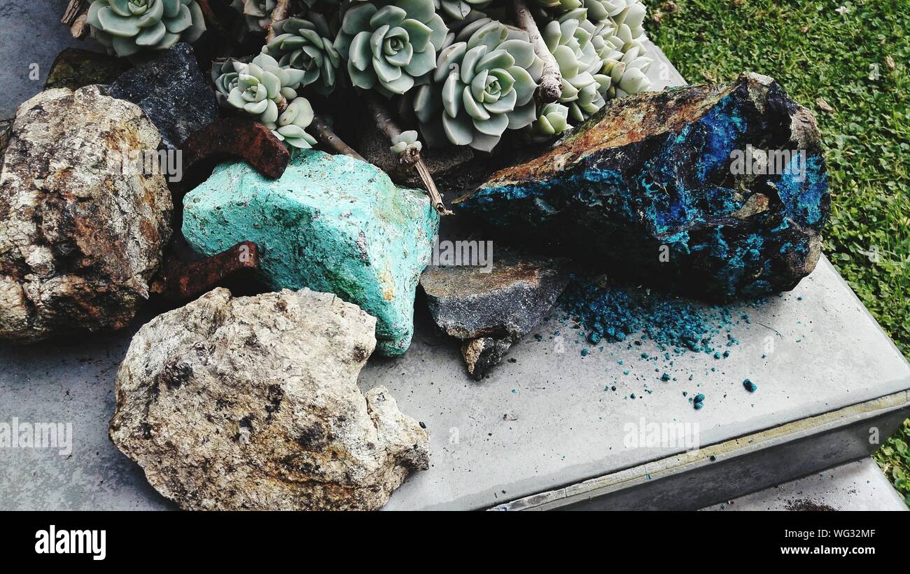 Rock broken hi-res stock photography and images - Alamy