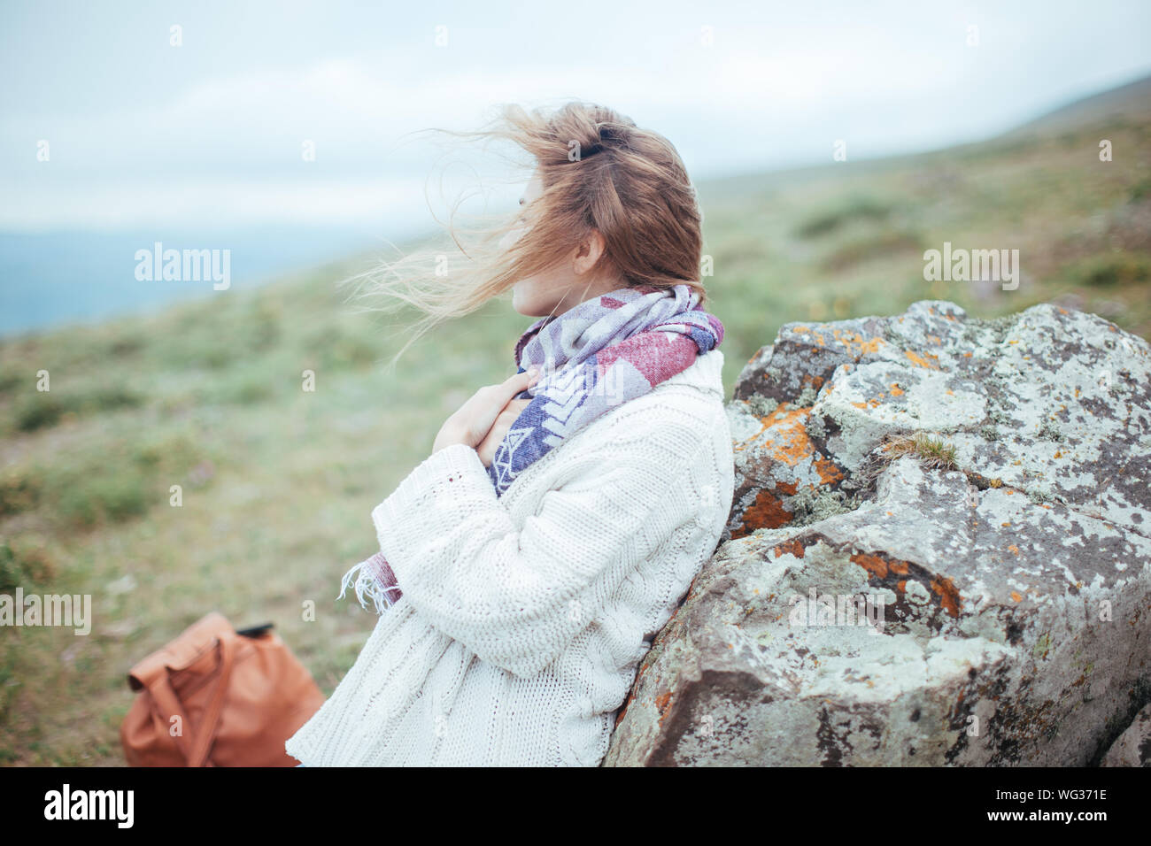 Female leaning against rock hi-res stock photography and images - Alamy