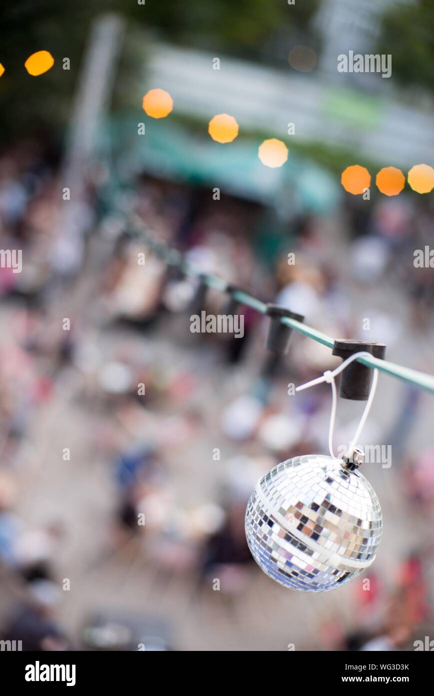 Party string people hi-res stock photography and images - Alamy