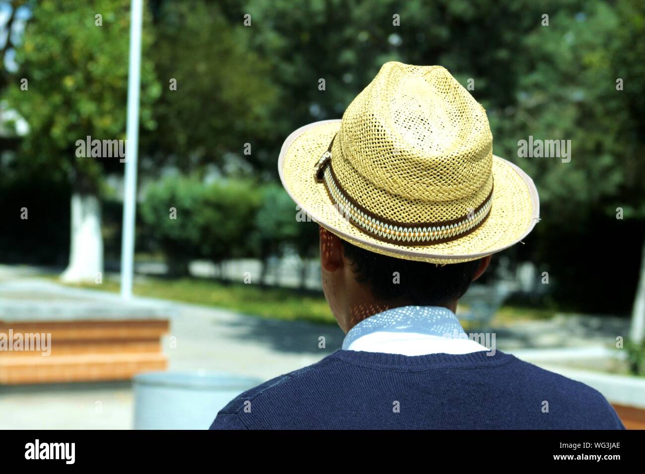 Rear view man hat hi-res stock photography and images - Alamy