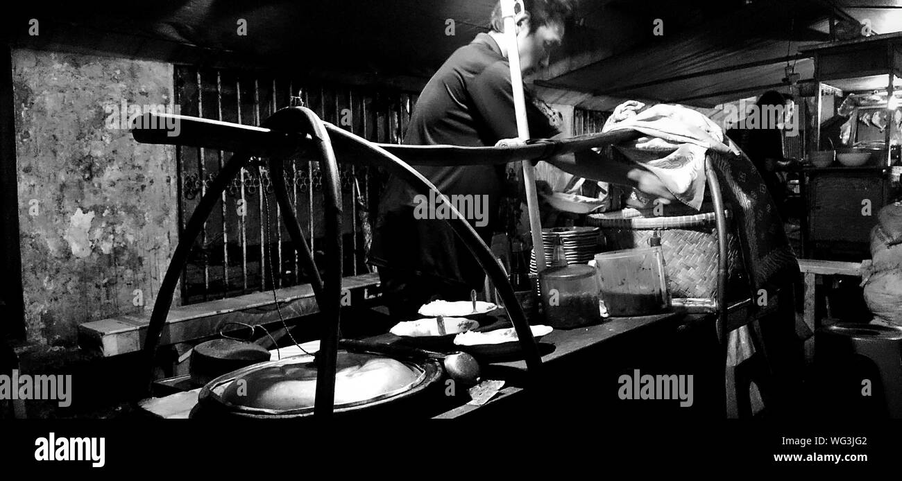 Old men cooking hi-res stock photography and images - Alamy