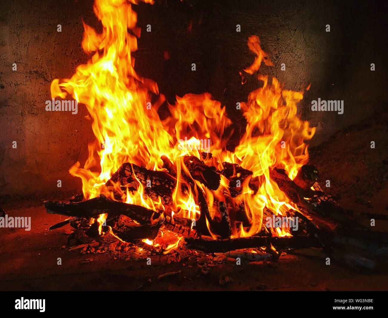 Burning wall hi-res stock photography and images - Alamy