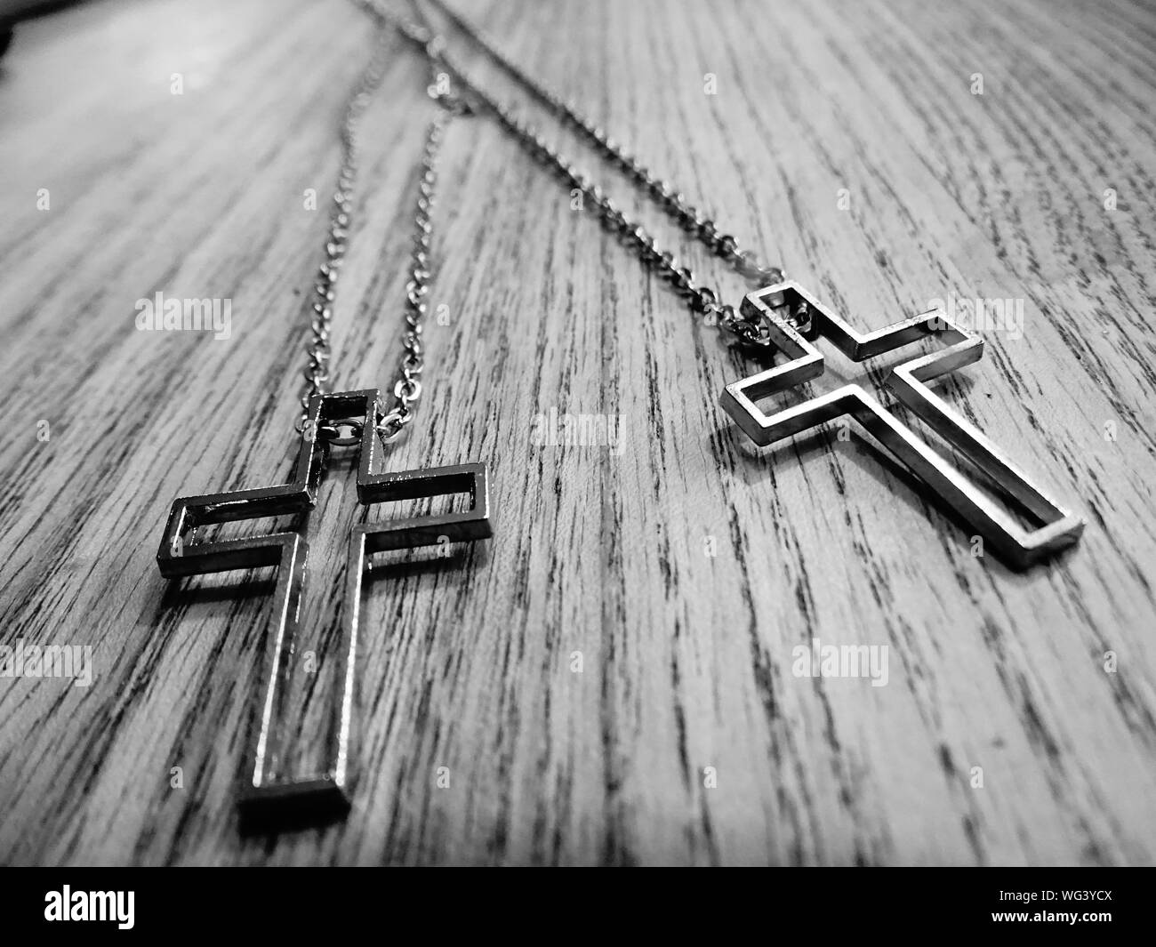 Chain pendants hi-res stock photography and images - Alamy